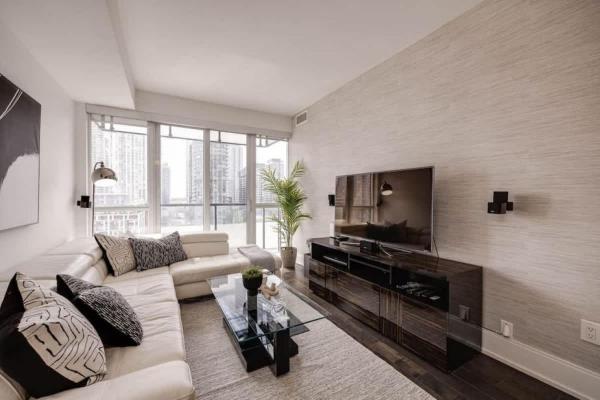 Exquisite 3br Suite Downtown Toronto With Balcony - Toronto