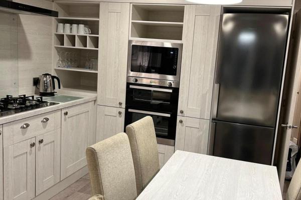 3 Bedroom Sleeps 8 - Free Parking - Balcony - Hunmanby