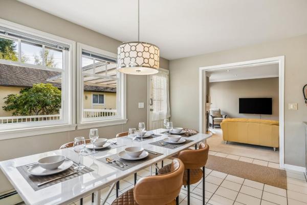Spacious Queen Elizabeth Park Home-walk To Train-sleeps 10 - Burnaby