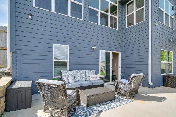 4 Mi To Easter Lake Park! Inviting Rental W/ Patio - Altoona, IA