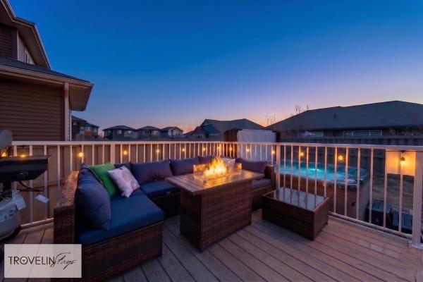 Nordic Retreat Near West Edmonton Mall With Hot Tub, King Ensuite & Fire Table - Edmonton, Canada