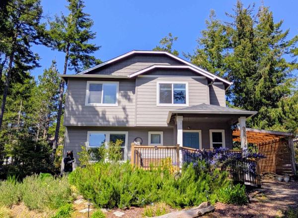Brand-new Home With Hot Tub Deck Fast Wifi Central Ac & Great Location - Cove Beach, OR