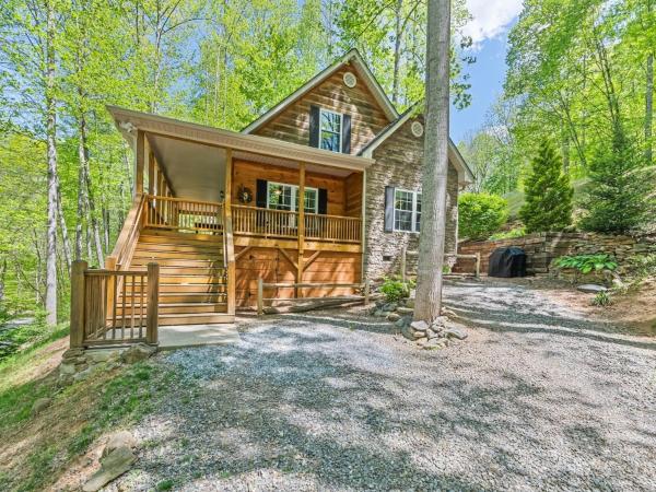 Peak-a-view Cabin, Sleeps 6, 3 Br, Fire Pit, Gas Fire Place - Maggie Valley, NC