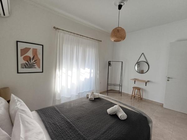 Bougainvillea Apartment Spacious Family Home In Zakynthos Town - Kalamaki