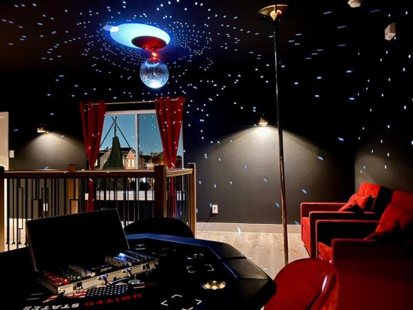 Sleeps 24 - Hot Tub Sauna Gym Karaoke Casino Billiards & Rooftop Soccer - 댈러스