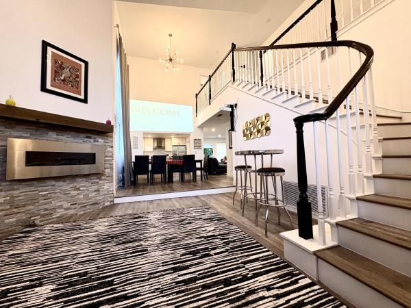Modern Contemporary 4 Bedroom High Ceilings With Hot Tub - Venice Beach, Los Angeles, CA