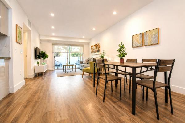 Hollywood Deluxe Suites With Free Reserved Parking - Los Angeles, CA