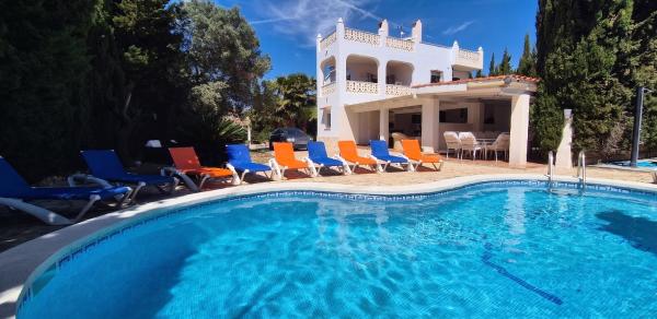 Near The Beach, 9 Bedrooms, Sleeps 19, Jacuzzi, Full Ac, Bbq, 2 Kitchens, 2 Dishwashers, Fast Internet, Ping Pong, Cars Not Necessary - Costa Daurada