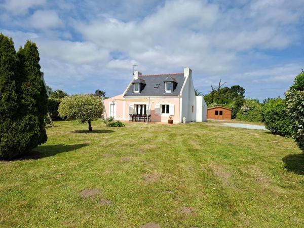 Renovated House 3 Bedrooms, Sleeps 9 - Bangor, France
