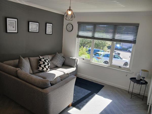 Westwood Cottage Stylish Central Hamilton 2-bed, Great Transport Links - Motherwell
