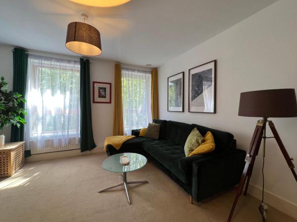 Sleek 1-bed Apartment In Modern Yates Court - 巴恩斯