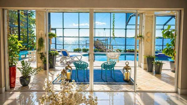 Luxury Riverfront Home With Pool In Fort Myers - Fort Myers, FL