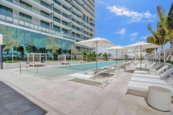 Ocean View 1br With Balcony Pool & Gym Near Beach - Miami Beach, FL