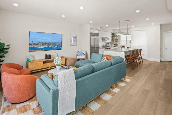 3 Minute Walk To Beach 4 Bedroom Home - Carlsbad, CA
