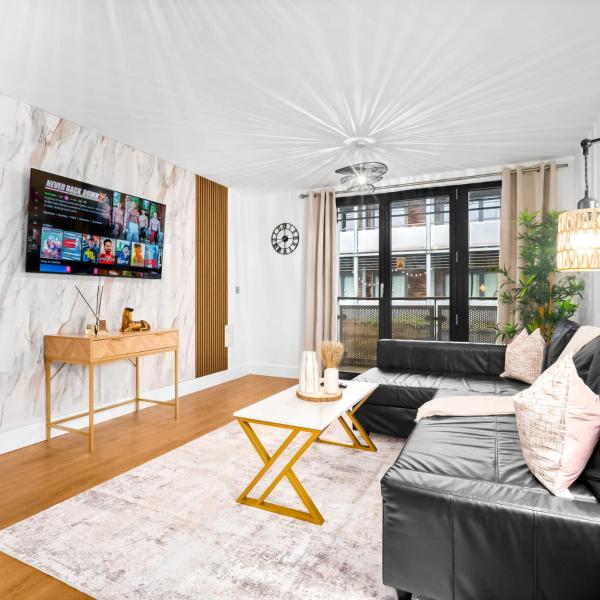 Stylish 2 Bed Arcadian Apartment - Balcony & Secure Parking 10arc - Birmingham