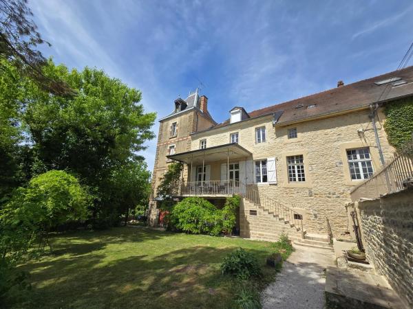 Gîte De La Tour Du Château De Feschaux - Jura