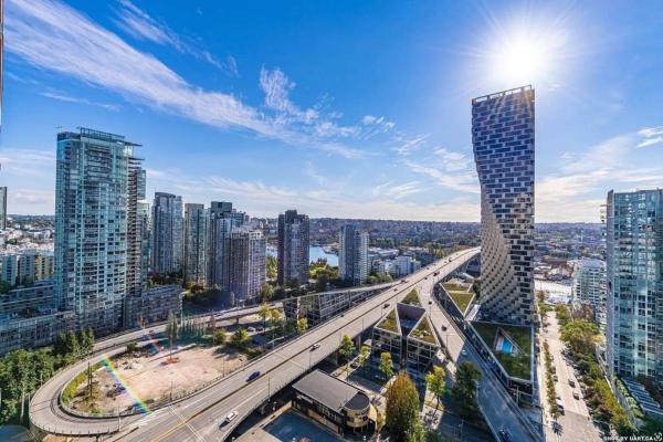 One Minute To English Bay Beach Brand New High Rise With Swimming Pool - Vancouver