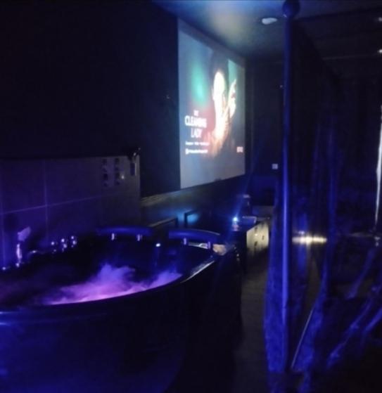Cinema Et Balneotherapy - La Spacieuse Room - Lausanne