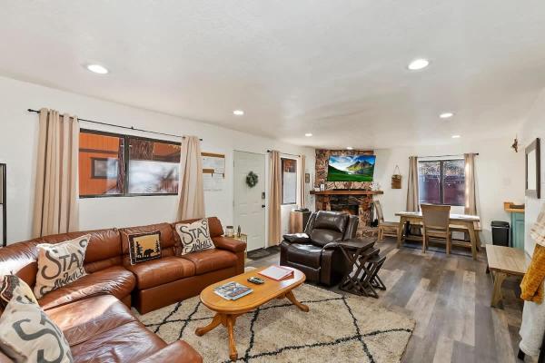 Wolf's Chalet Summit Hot Tub Pet Friendly - Big Bear Lake, CA
