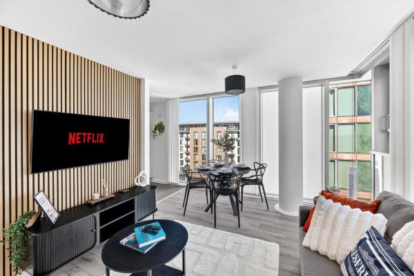 2 Bedroom 2 Bathroom Apartment - City Centre - Free Parking, Fast Wifi, Juliet Balcony And Smart Tv With Skytv And Netflix By Yoko Property - Milton Keynes