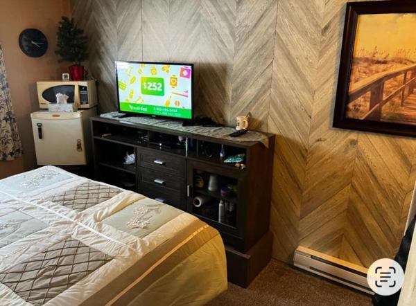 Whispering Pines Resort - Grand Bend