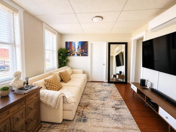 3 Bedroom Smart Apartment Sleeps 11 Just 20 Min To Times Square - Jackson Heights - Queens NY