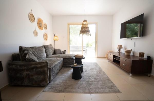 Casa Elisa With Terrace & Garden & Big Pool Area - Paphos