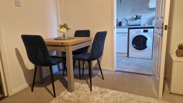 1 Bed Flat Near Reading Hospital Students Contractors - Wokingham