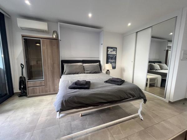 Stunning Modern Apartment With Balcony - Gibraltar