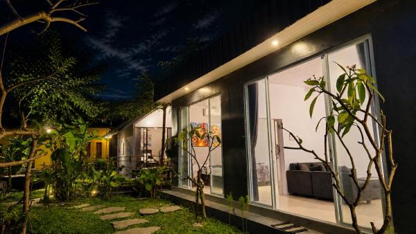 Jhon House & Grill - Gianyar