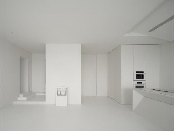 Independent Designer's Pure White Apartment - Chongqing