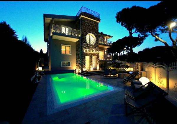 Bellavista Exclusive B&b In Zona Centrale Con Piscina Riscaldata-jacuzzi Vista Lago La Colazione Viene Servita In Una Pasticceria Esclusiva In Centro-vicina Alla Struttura-animali Di Piccola Taglia Ammessi Su Richiesta - Desenzano del Garda