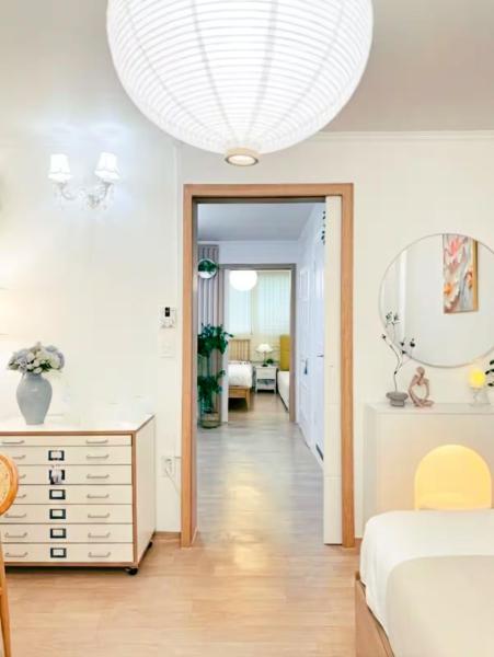 Seoul Quiet Family Stay 2 Bedroom Near Hongdae Sinchon Area Netflix Free Parking & Luggage March Cherry Blossom Festival Redload 1min Max 5 Guests Gwanghwamun Bts - Seoul