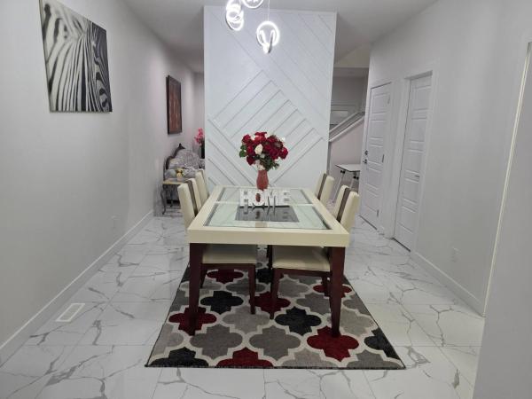 The Blessed Family Home-2bed Rooms 2washrooms - Edmonton