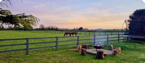 Luxury House On Private Estate With Hot Tub And Play Barn - Wiltshire