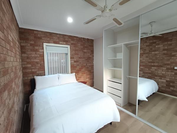 Queen Room In Spacious Merrylands House - Nm5 - Auburn