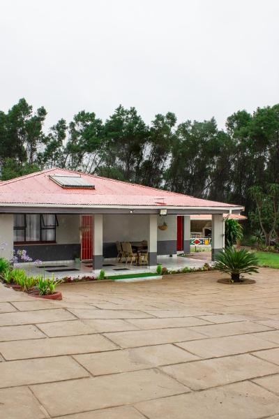 Evaly Holiday Rentals - White River