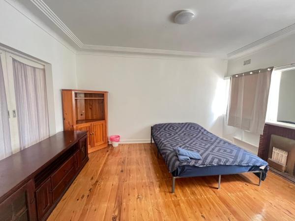 Room 53 - Gordon