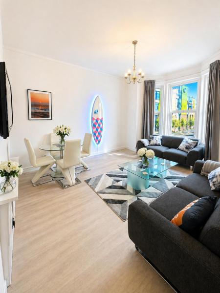 The City Surf Apartment - By Coastline Retreats - Free Parking Included - Sleeps 5 - City Centre - Ringwood