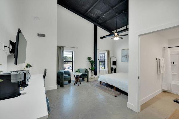 The Lawson Loft – Walkable Dt 209 - Waxahachie, TX