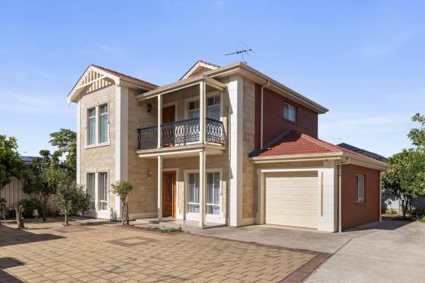 Family-friendly 4-bed Home With Parking - Blackwood