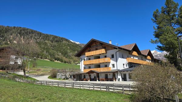 Apartments Knappenhof Pfitsch - With Swimming Pool - Glacier de Hintertux
