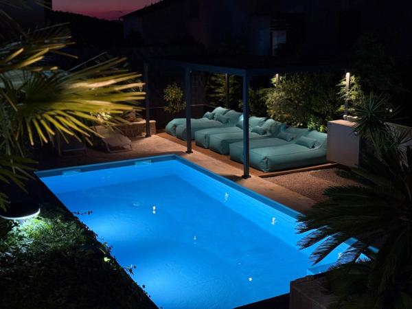 A Z U R E Pool H O U S E - Pirovac