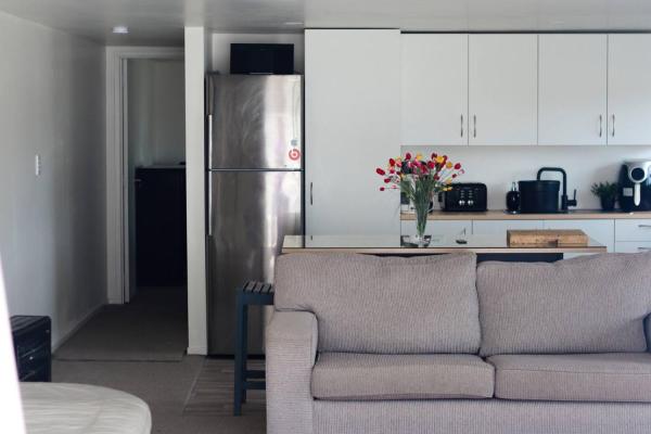 Stylish 1br Retreat | Patio | Walk To Shops | Parking - Whangārei