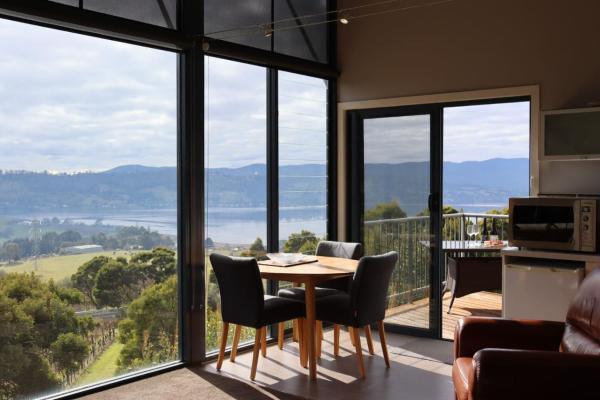 Stunning Vineyard And River Views - Rosevears