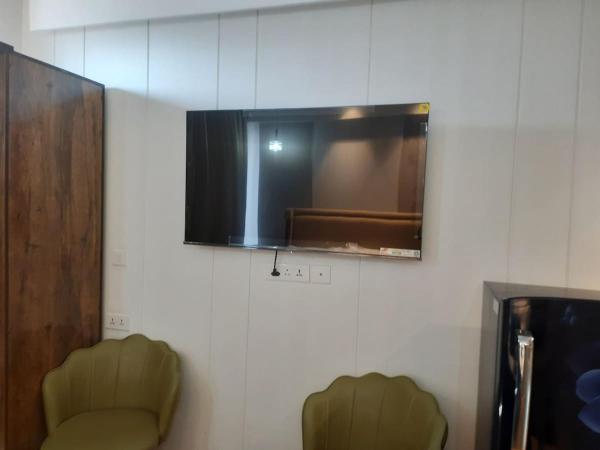 M3m Pool Mini Luxury Retreat Aravalli View - デリー