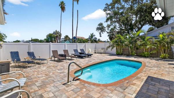 Buffalo Bungalow - Indian Rocks Beach, FL