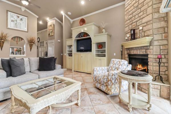 Casa Oasis Extra Large Home Centrally Located - Springdale, AR