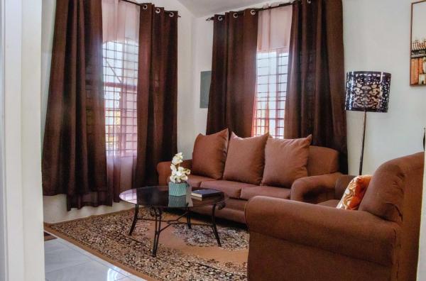 Comfortable And Spacious Home Away From Home - Jamaica