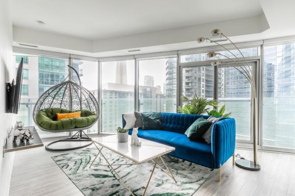 Stylish 2brs, 2 Bath Entire Condo, Free Parking! - Toronto